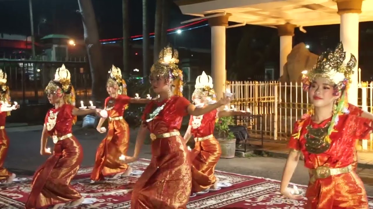 TARI LILIN SIWA CLIPS - YouTube