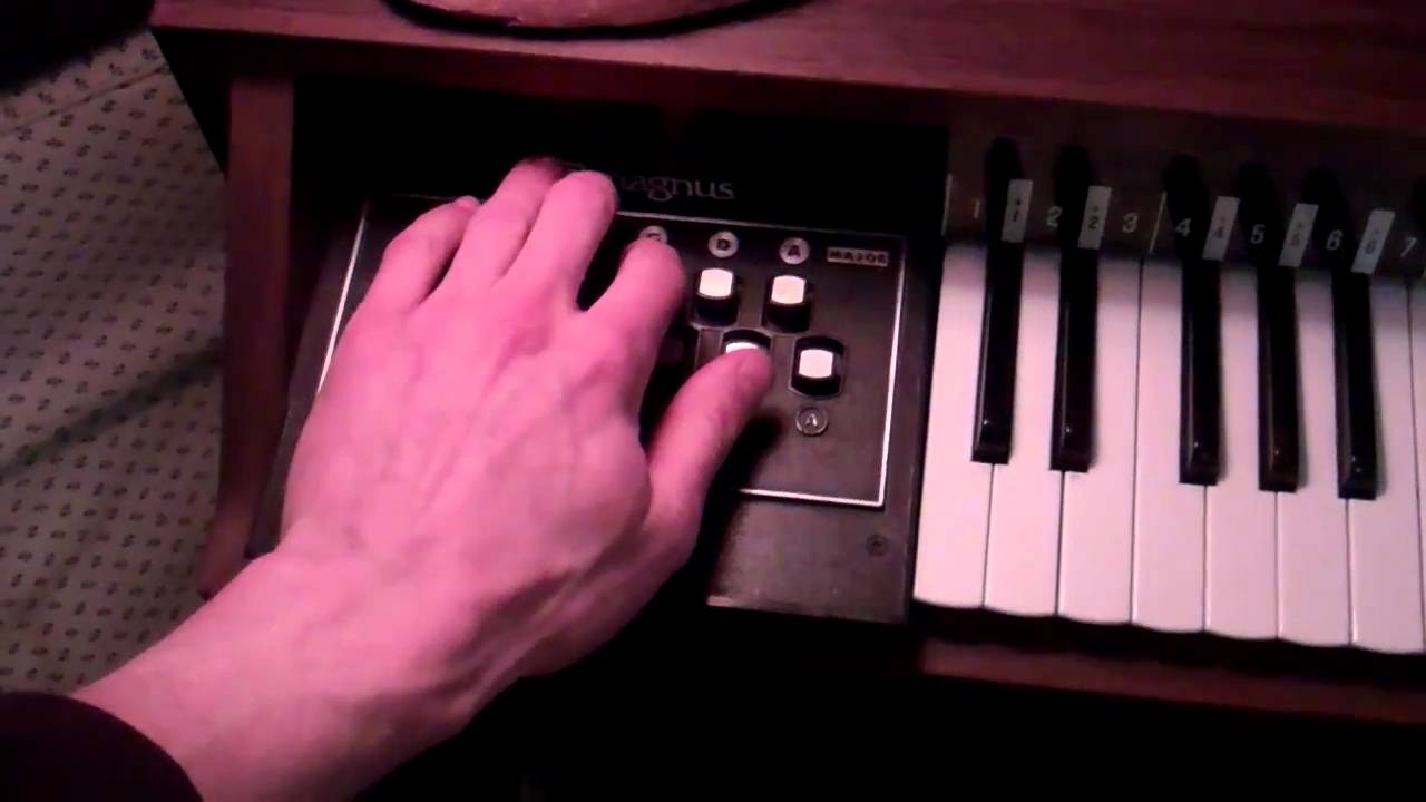 Magnus Chord Organ - YouTube