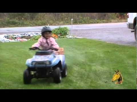 Mini Vtt et mon chien qui se fait les dents sur les roues - YouTube