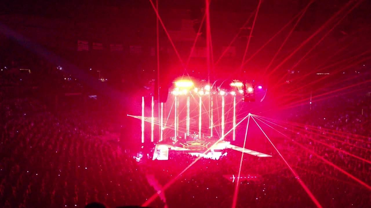 Maroon 5 Overexposed Concert Wake Up Call - YouTube