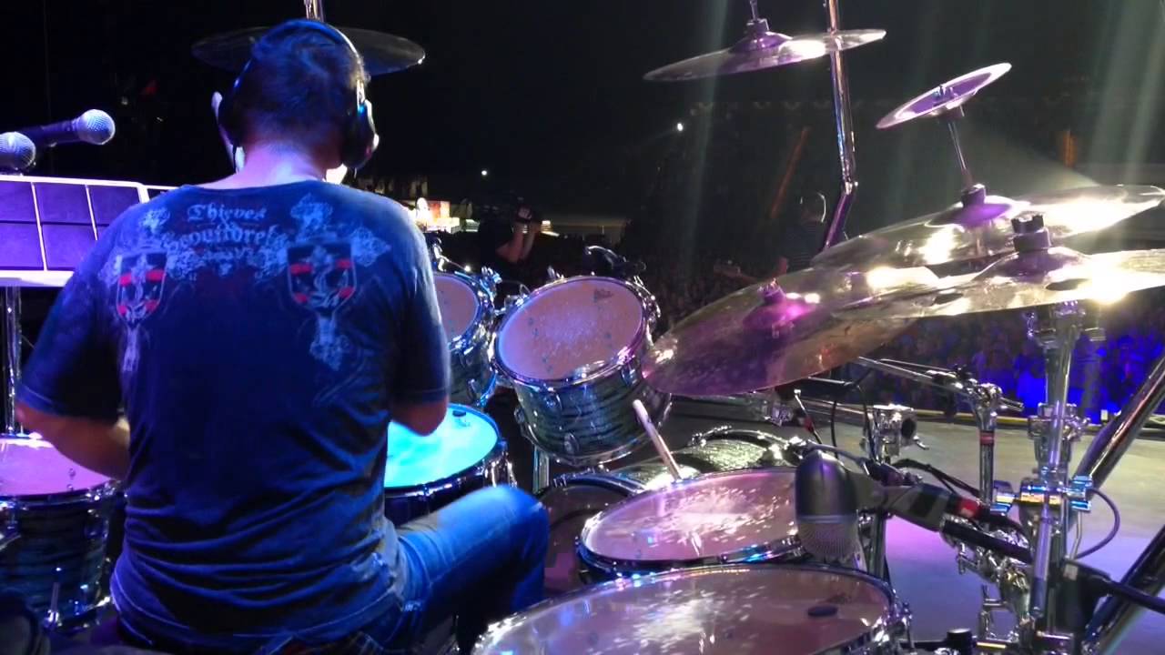 Jim Riley live with Rascal Flatts. "Mayberry/why wait" - YouTube