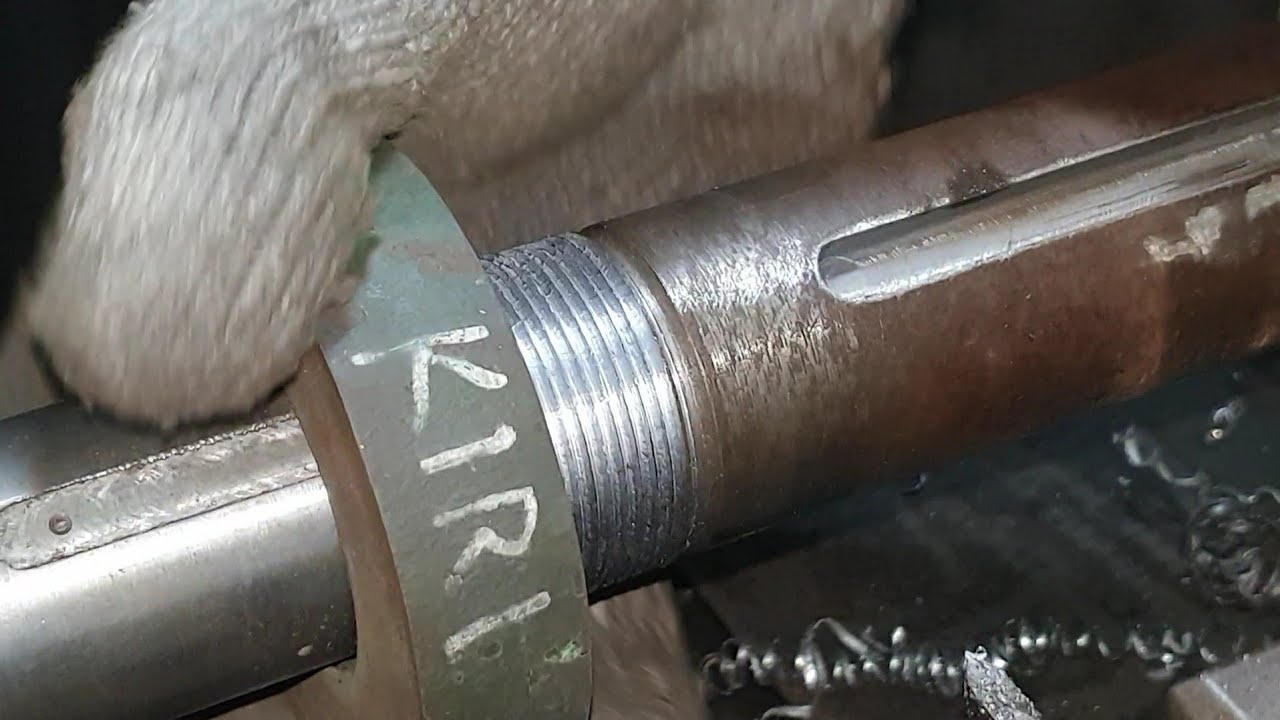 Lathe Machine Job || Making Threads on a Lathe - YouTube