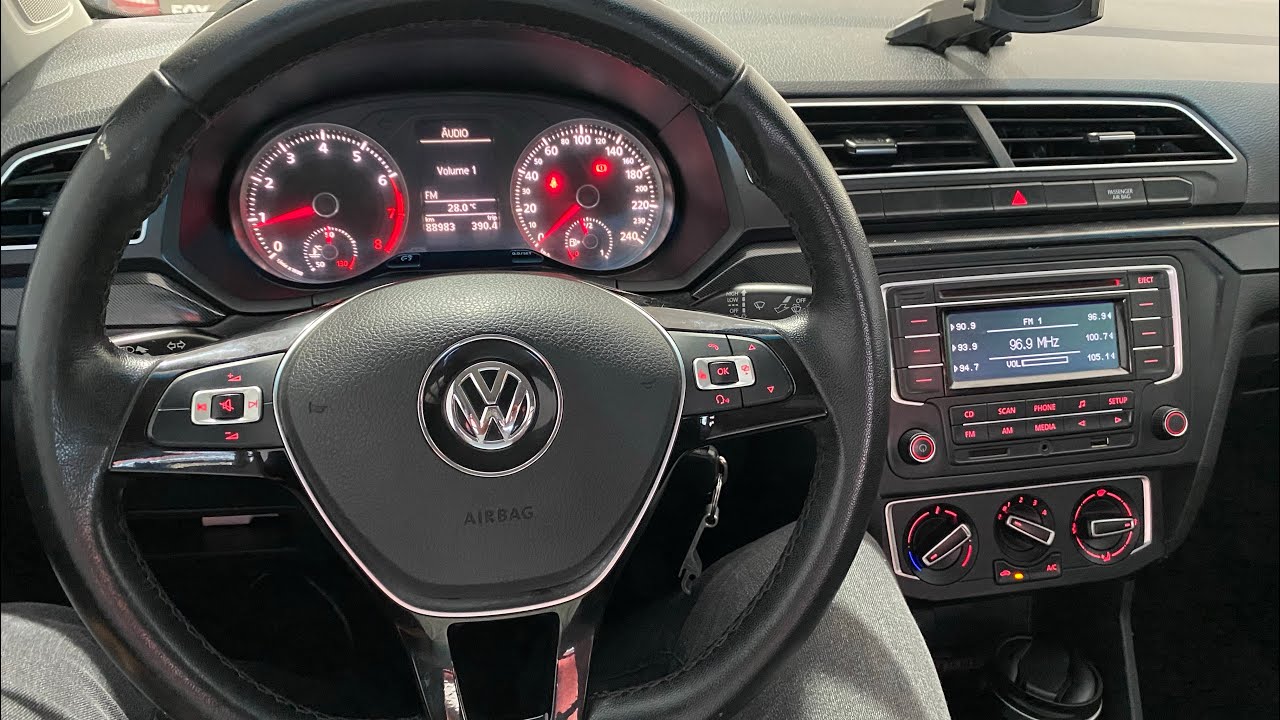 Vw Saveiro G7 com volante multifuncional instalado no sistema original ...