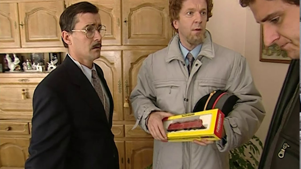 In De Gloria S01E01 - Hallo Televisie - Treintjes - YouTube