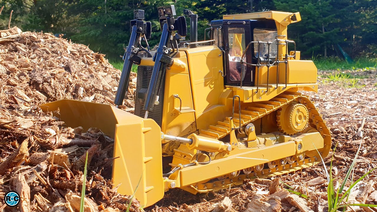 MEGA MACHINES AT HARD WORK - RC DOZER CAT D9T - YouTube