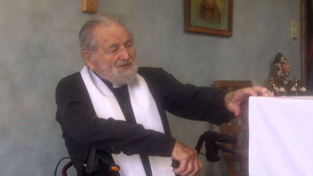 Fr. Rookey Recalls His Meeting with St. Padre Pio in the 1950s - YouTube