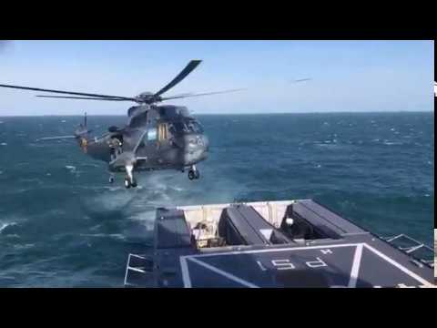 Primer amerizaje de un Sea King en el OPV "Bouchard" - YouTube