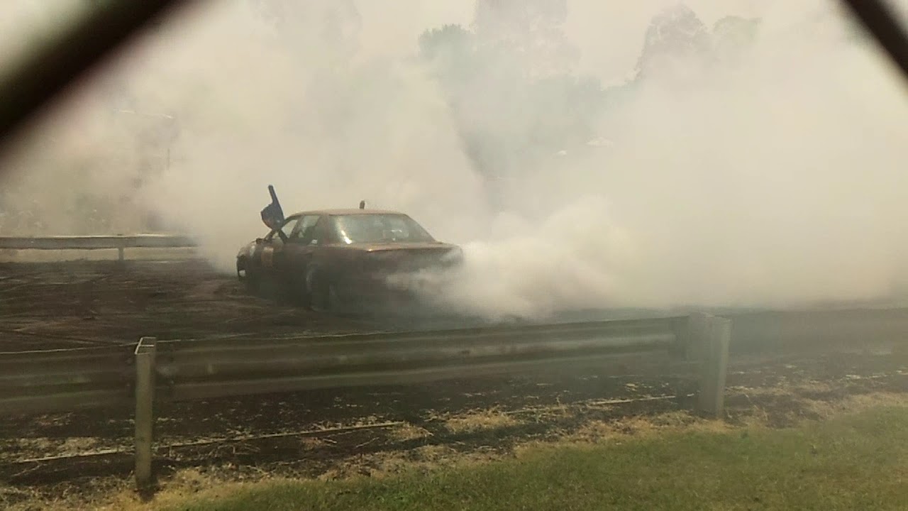 Kandos Rylstone Street Machine Burnout Comp 2018 - Organ Donor - YouTube