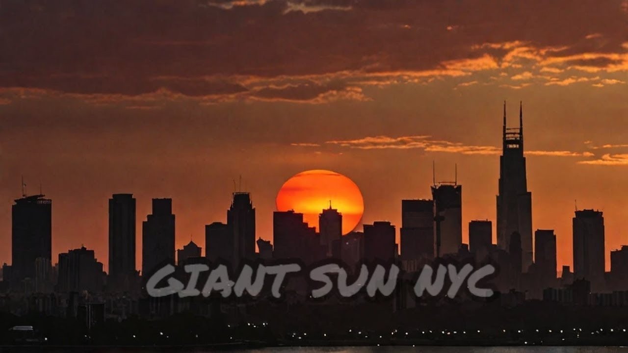 Mesmerizing New York City Glowing Under A Huge Red Sun In Stunning Full ...
