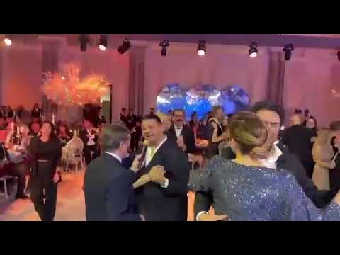 Ünlü Sanatçılar Düğünde Muhteşem Düet Yaptı!