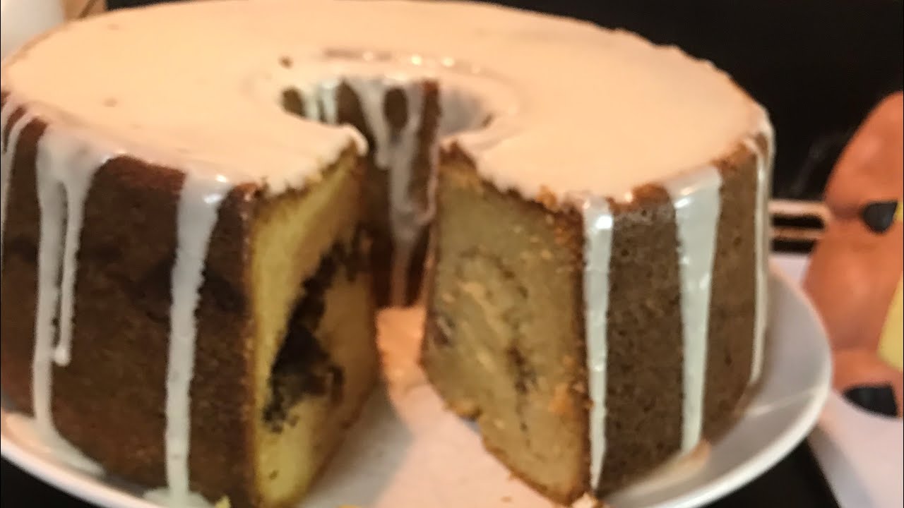 OLD SCHOOL SOCK IT TO ME CAKE(FRIDAY NIGHT CAKE SEGMENT) - YouTube