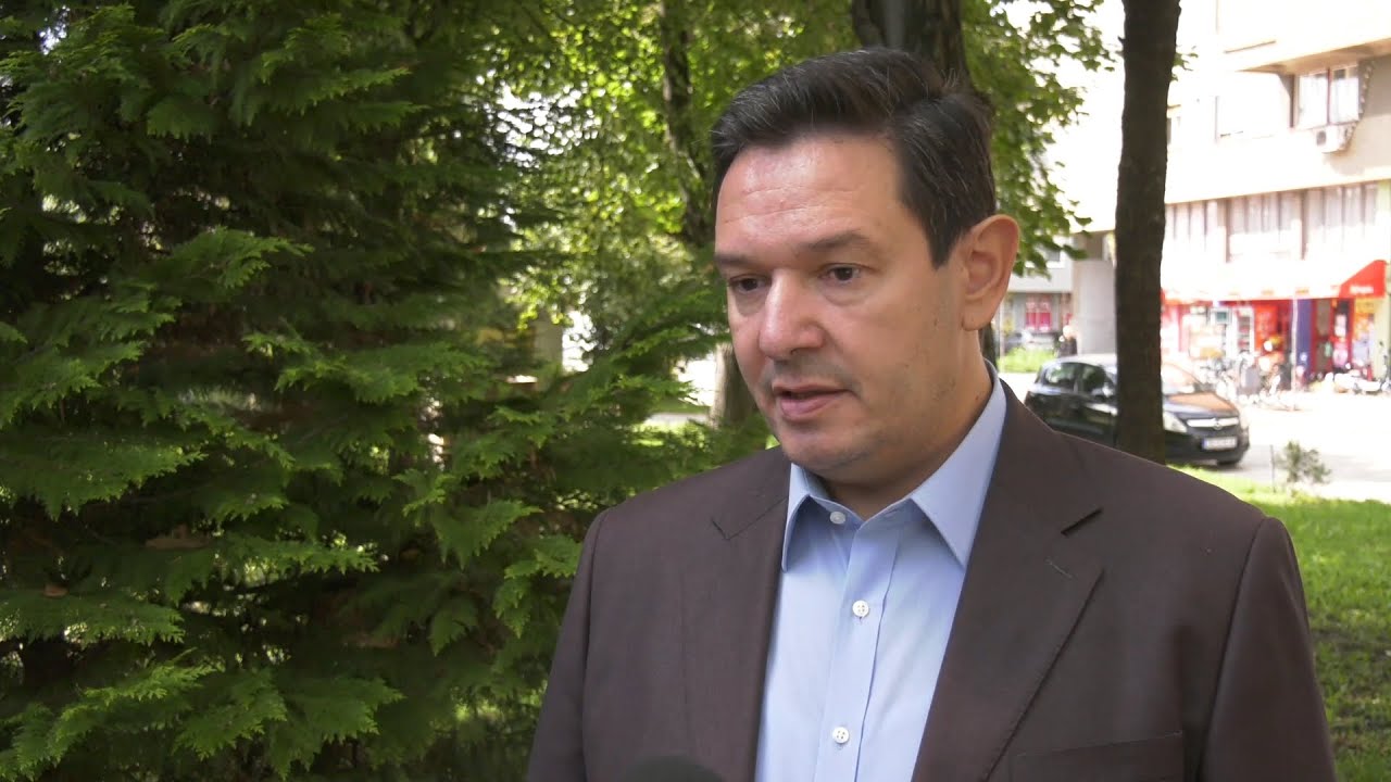 Nemanja Šarović – Pored Vučića nama Vlada nije potrebna - YouTube