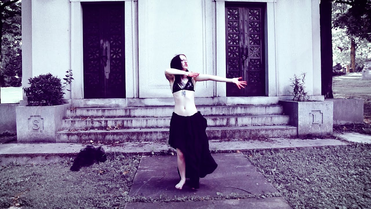 Hexli -Devour- Goth Belly Dance - YouTube