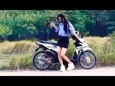 #trending12 #goyangmantab #uye                          Cewe Cantik Goyang motor