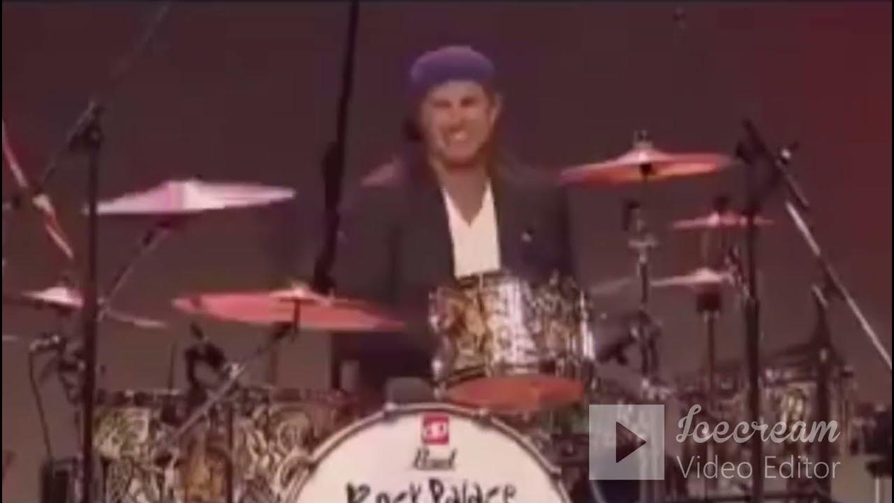 Chad Smith plays Dani California at Buddy Rich Memorial Concert - YouTube