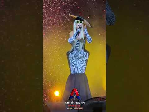 HANDE YENER HANDE BİZİ SEZENE GÖTÜR KONSER İZMİR GENİŞ ÖZET