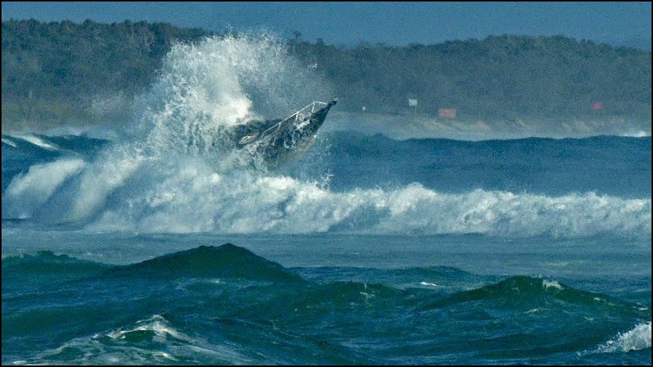 The Noosa Bar and Main Beach. Wednesday morning, January 4, 2023. - YouTube
