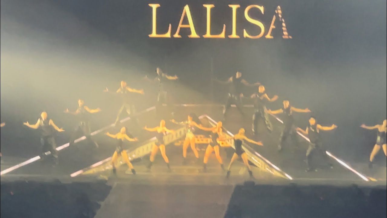 LISA "LALISA + MONEY" _BORN PINK CONCERT_SEOUL DAY1 - YouTube
