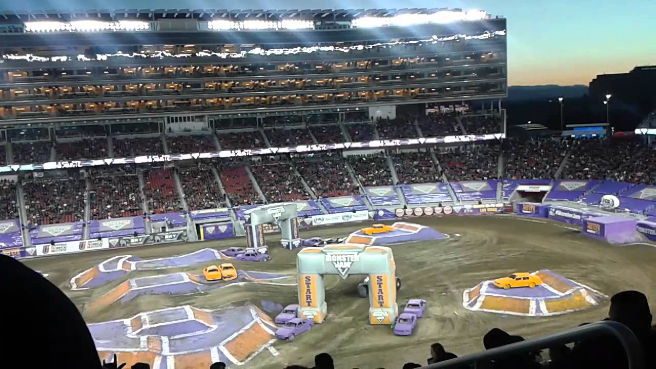 4/11/15 Monster Jam racing final Levi's Stadium - YouTube