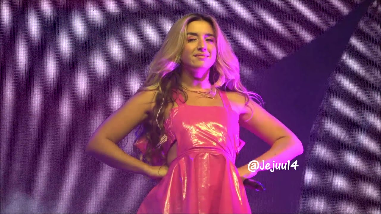 LOLA INDIGO 'LA NIÑA DE LA ESCUELA' | BILBAO - 22/08/2021 | @JEJUU14X ...