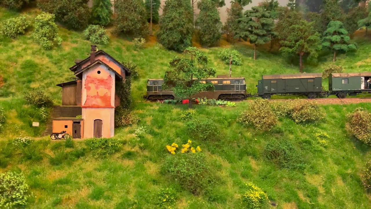 ÖBB 2050 mit Personenzug - YouTube