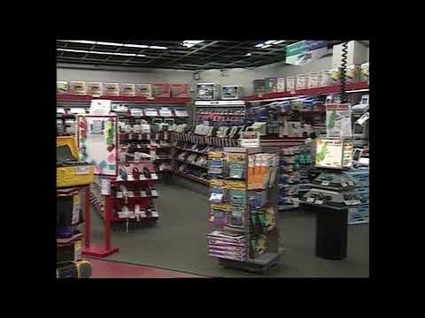Inside a The Wiz store in 1997 - YouTube