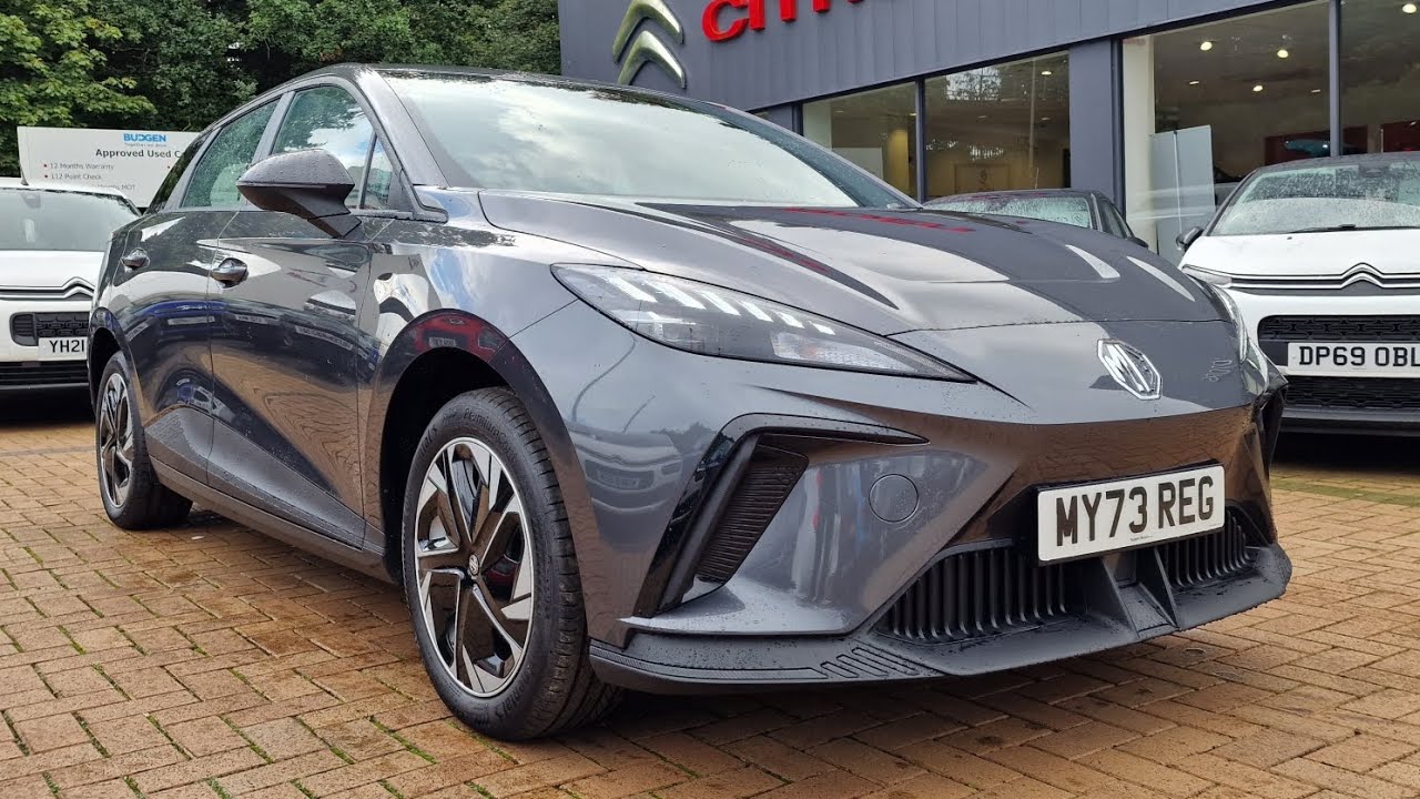 MG4 SE LR Walkaround Video - YouTube