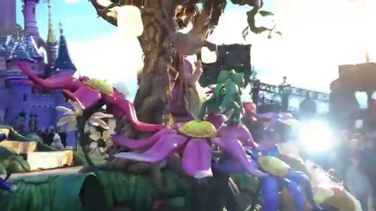 Magic Everywhere Parade Disneyland Paris - YouTube