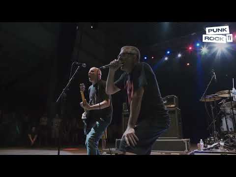 DESCENDENTS PLAYING \