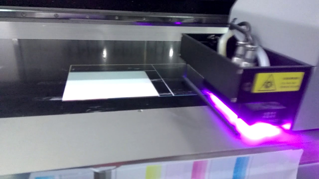 KINGT KGT-LE-2513 UV Flatbed Printer Printing on Glass - YouTube