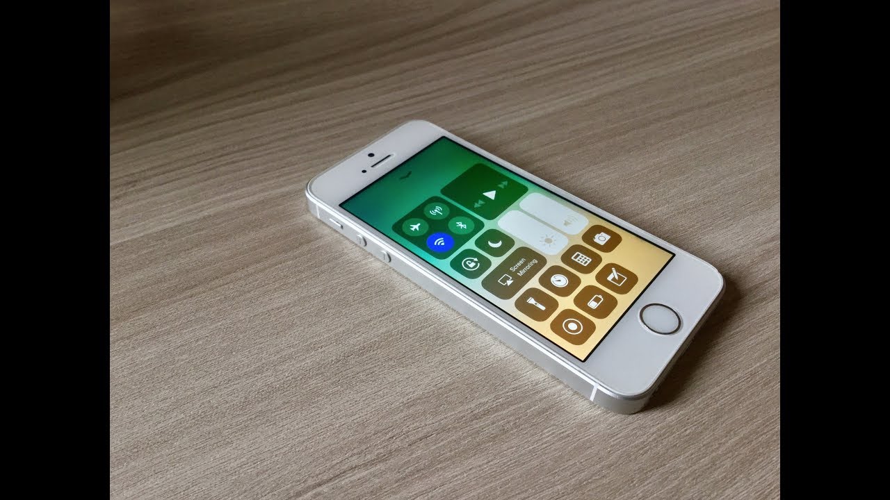 iOS 11 su iPhone SE -ITA - YouTube