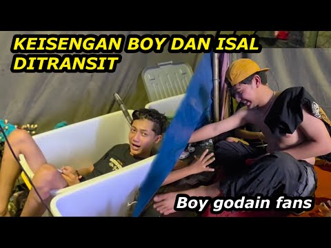 KEISENGAN BOY LUCKY ISAL DITRANSIT SAAT PENTAS GWSM