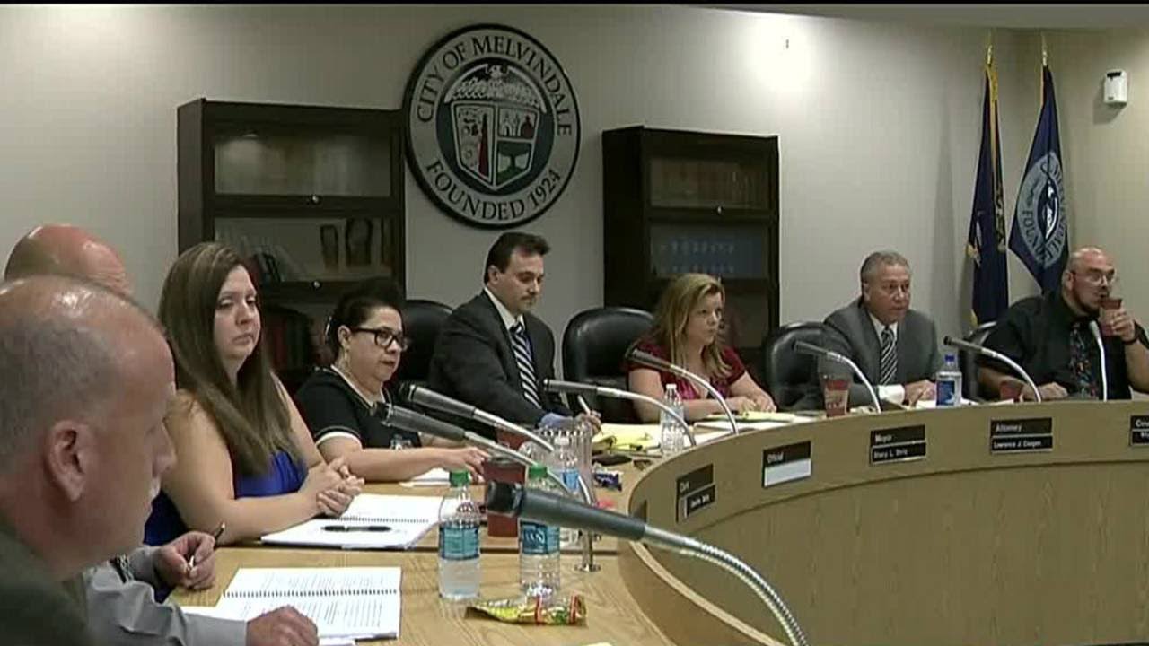 City council votes to fire Melvindale police chief - YouTube