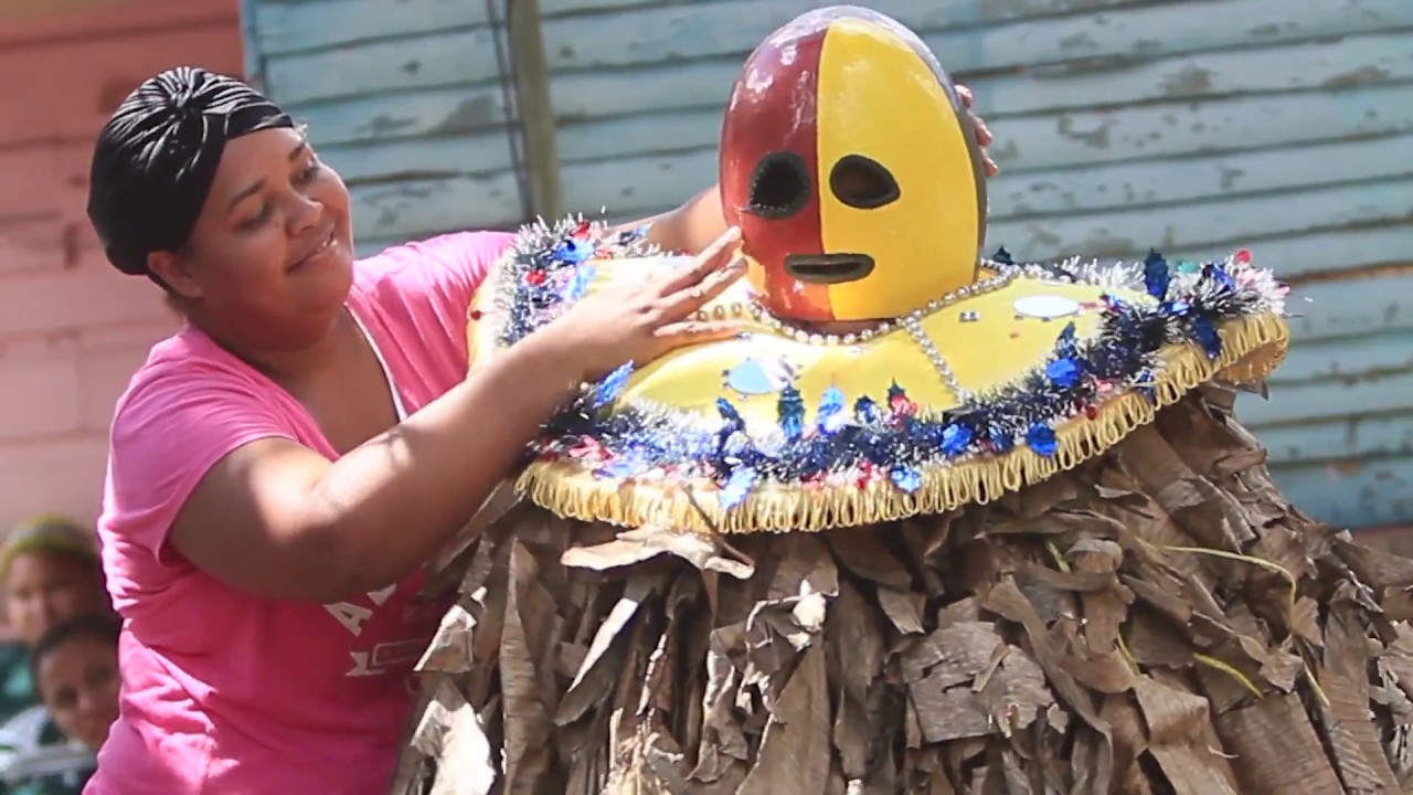 (Carnaval Cotuí) Platanuses y papeluses íconos del carnaval cotuisano ...