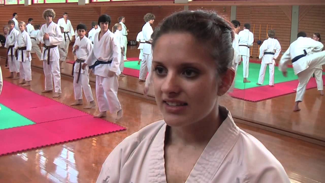 Lisa Schmid vom 1. Kemptener Karate Dojo im TVK 1856 fährt zur Karate ...