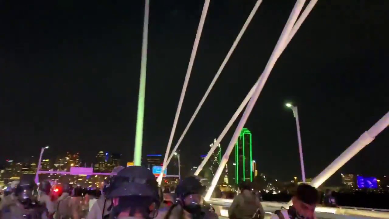 Dallas Police Making Mass Arrest For Protestors Violating Curfew - YouTube