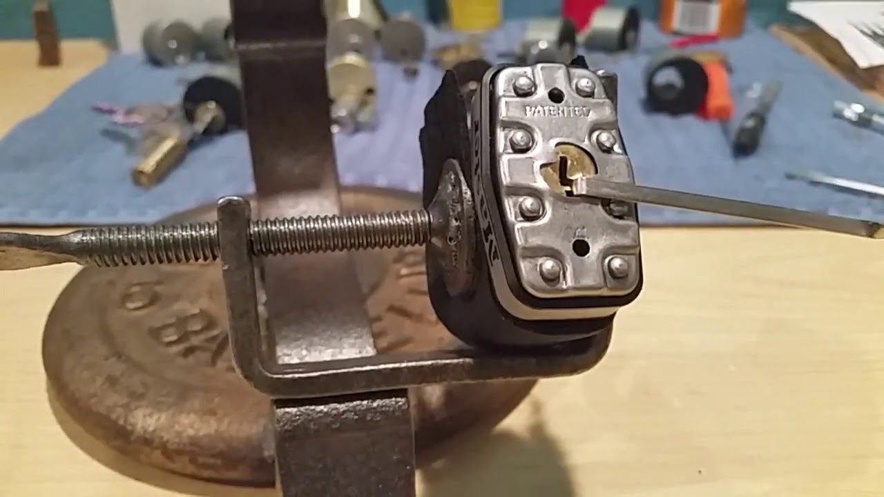 Picking the Magnum M1 from Master Lock - YouTube