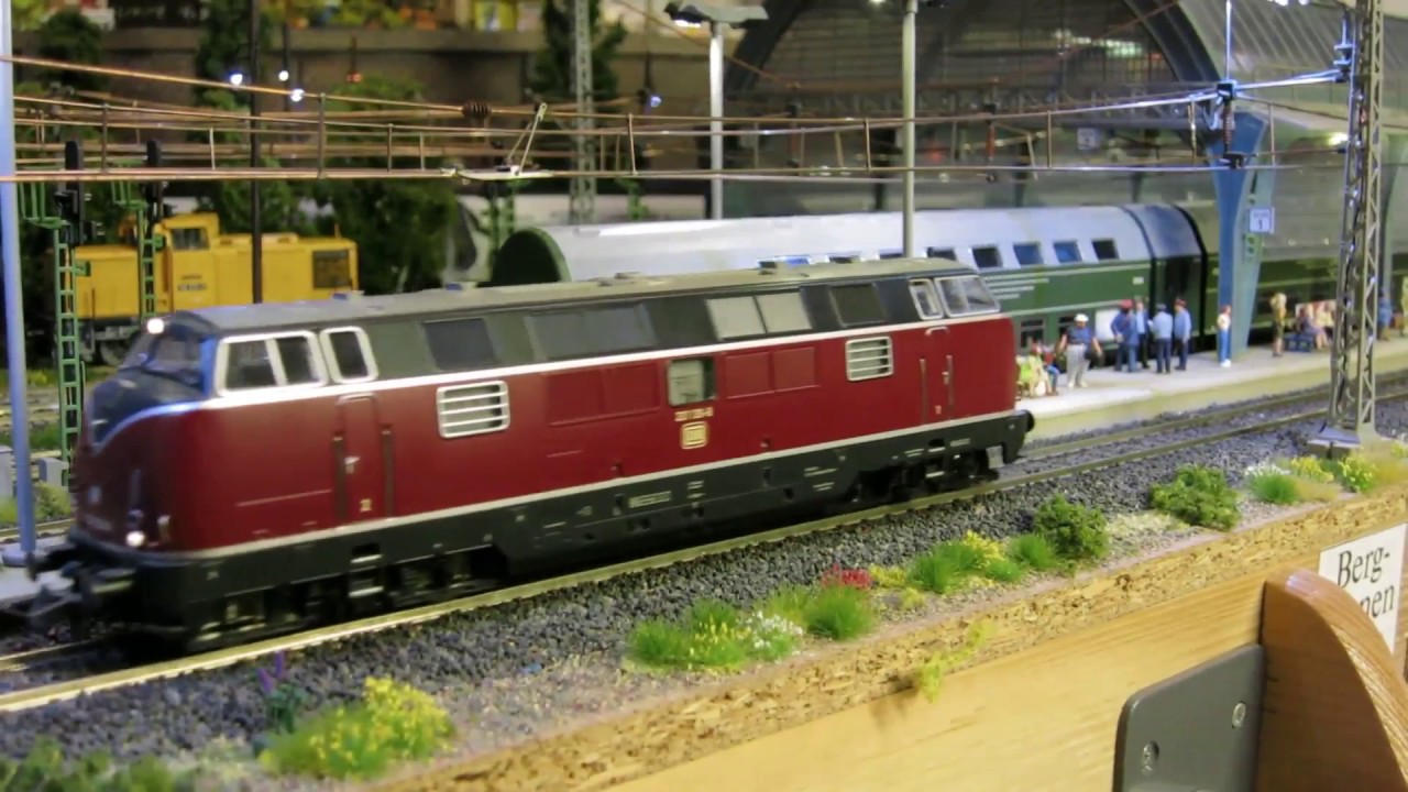 Roco BR 221 mit ESU Loksound - YouTube