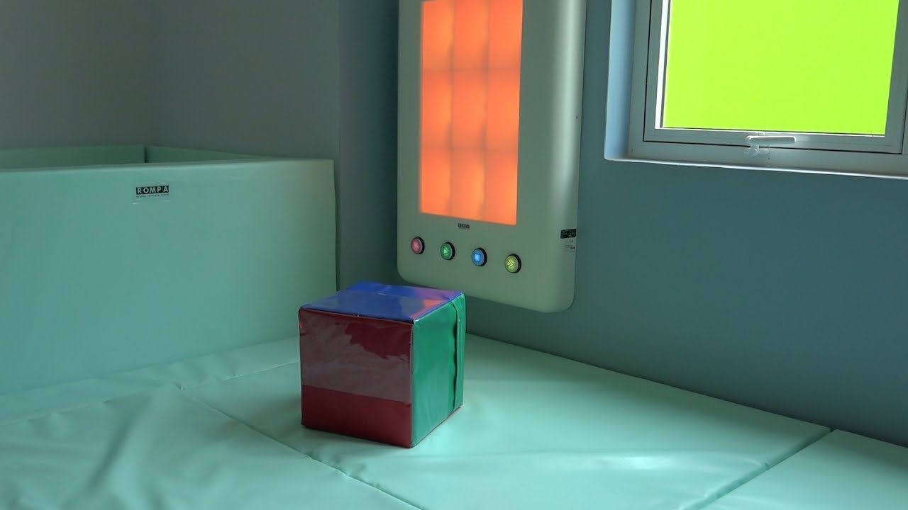 The Talking Cube by FlagHouse - YouTube