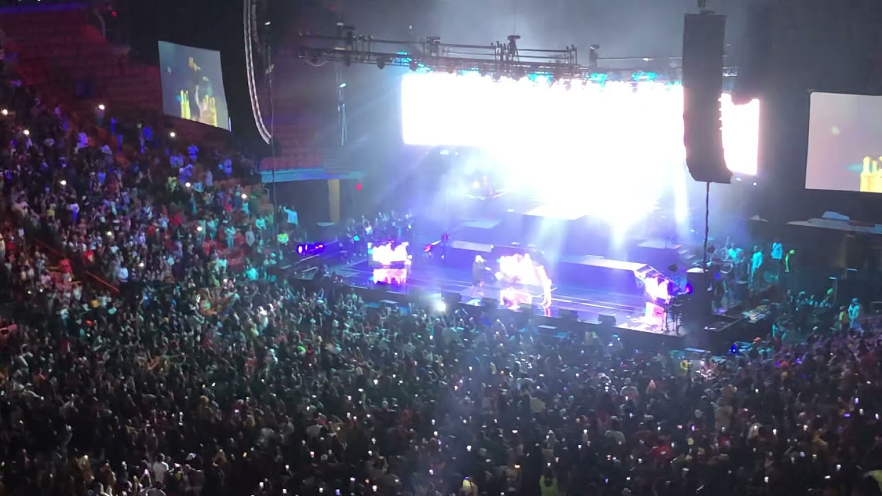 Ashanti and Ja Rule Performing Mesmerize Live At FTX Arena In Miami For ...