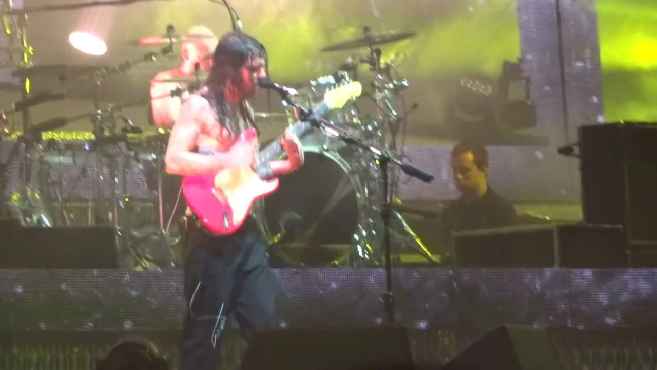 Biffy Clyro - Howl - live Leeds Festival 2016 - YouTube