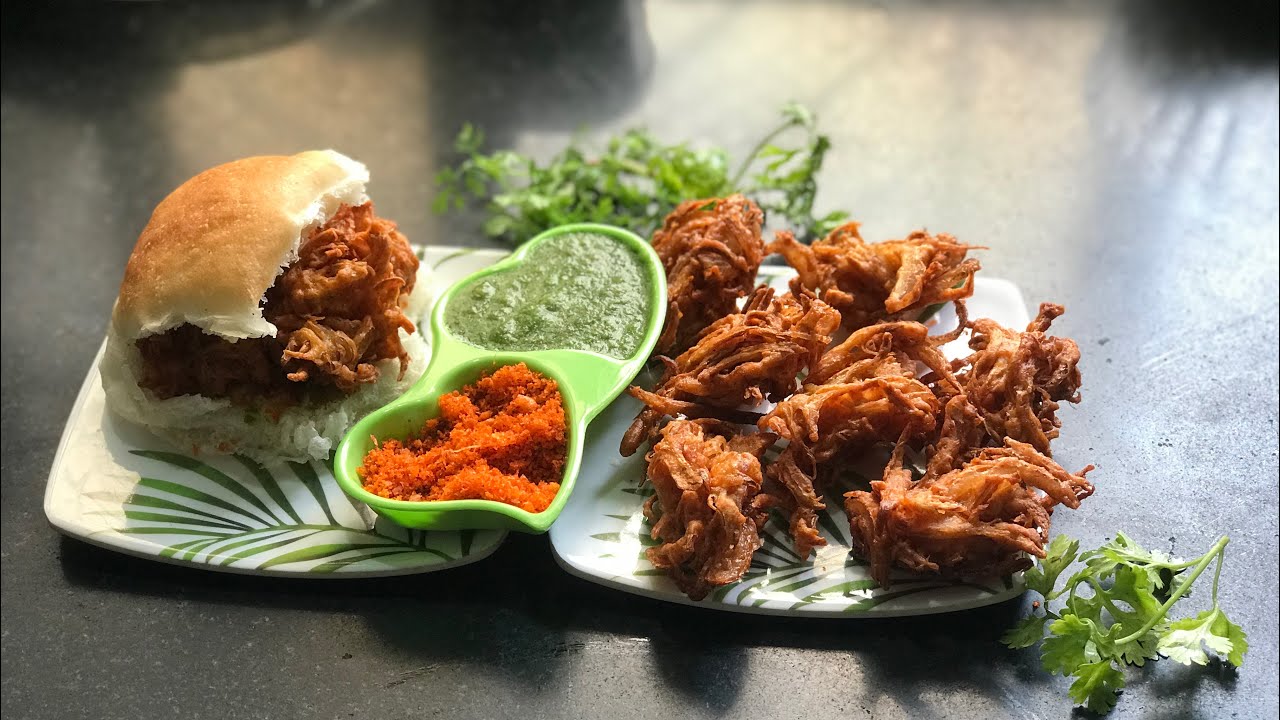 Kanda(pyaz) bhajiya pav make easily at home - YouTube