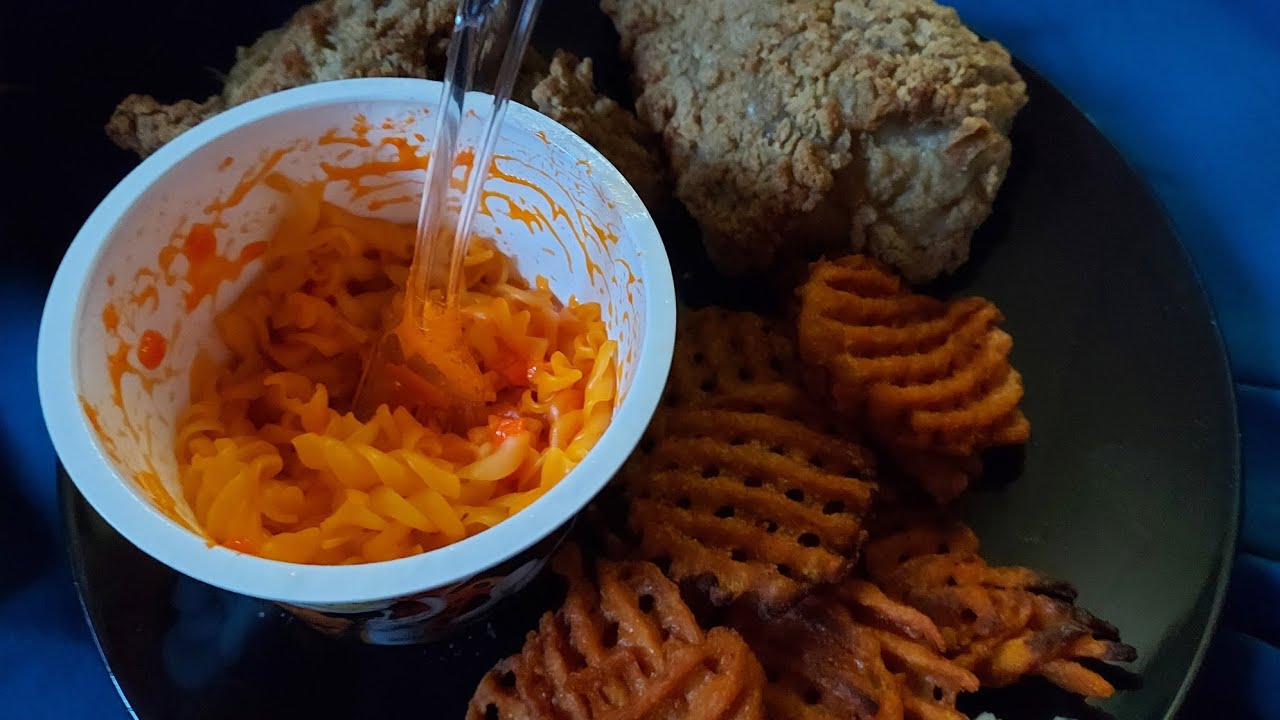 HOWDY FOOD REVIEWS Tonight's Dinner Fried Chicken/ Sweet Potato Waffle ...