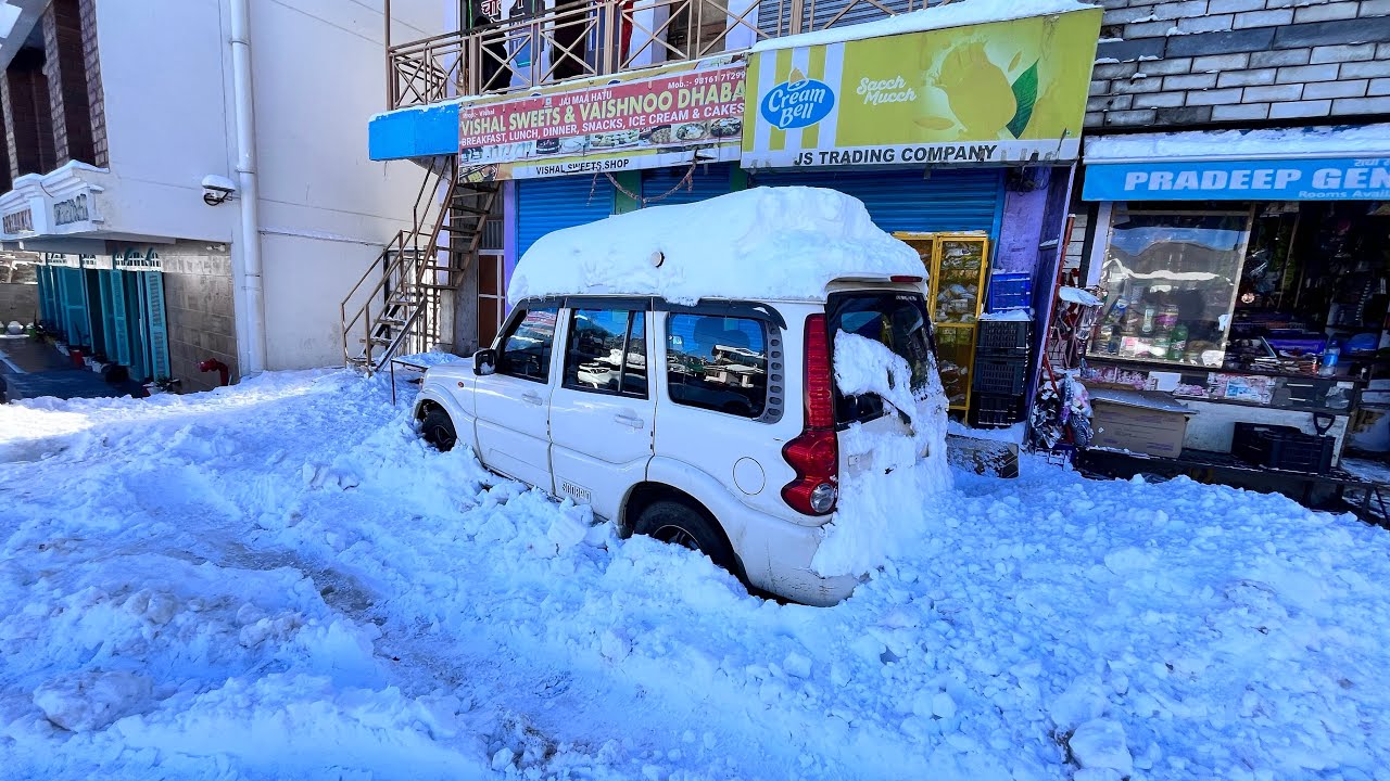 Snowfall at narkanda || Itni barf 😍 beautiful views in snow - YouTube