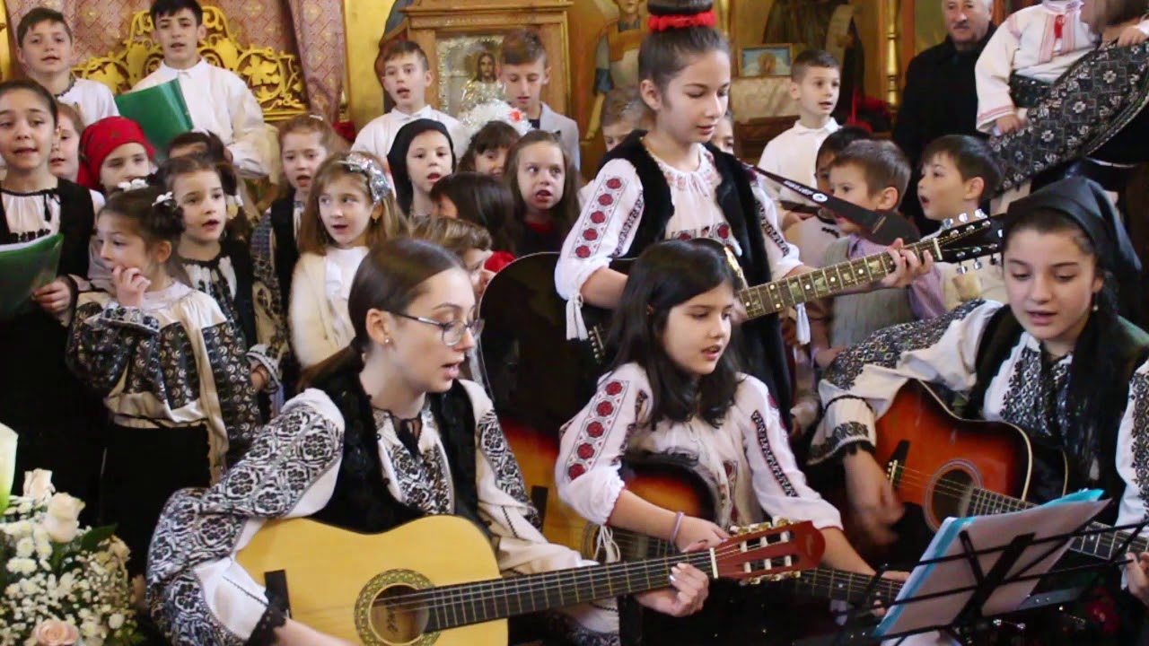 Craciun traditional la Hurez - YouTube