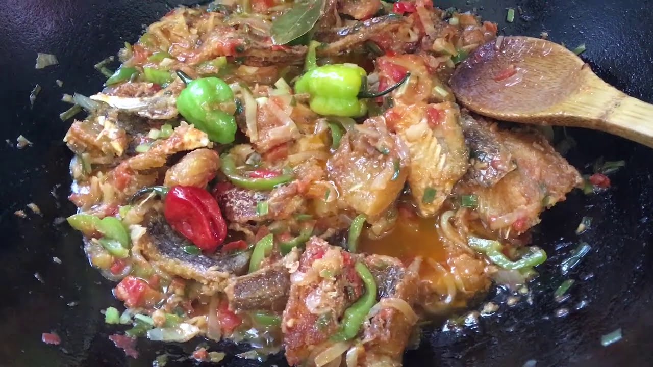 WE COOK CONGOLESE CASSAVA LEAVES AND SALT FISH #63 - YouTube