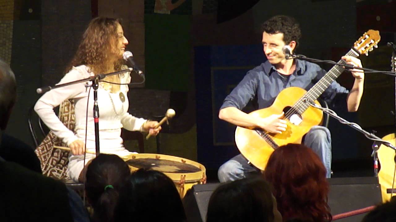 Sacha Puma (Escondido) - Juan Quintero y Luna Monti - YouTube