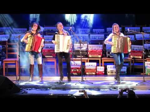 Gigantes do Acordeon - 19/10/2016 - As Garotinhas de Ouro