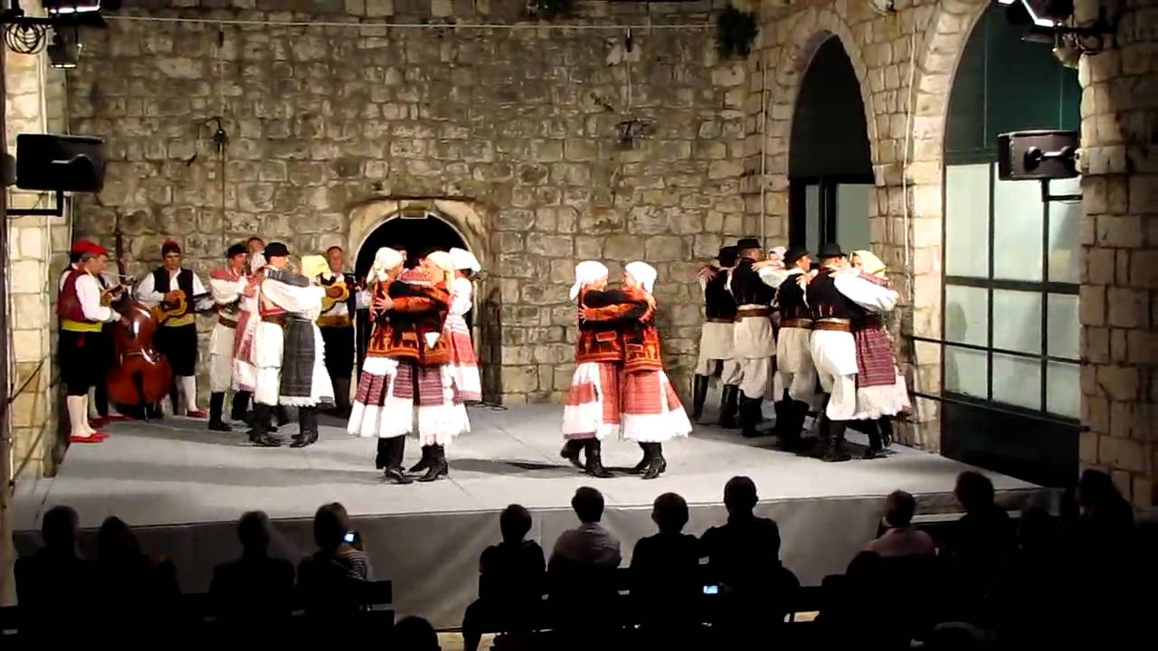 Traditional Croatian Dance in Dubrovnik - YouTube
