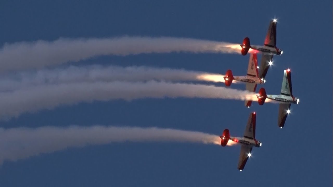 EAA AirVenture 2019 - Aeroshell Aerobatic Team - YouTube